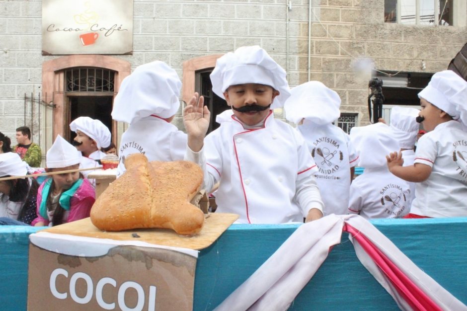 Lluvia de pan de Acámbaro, tradición y generosidad mexicana